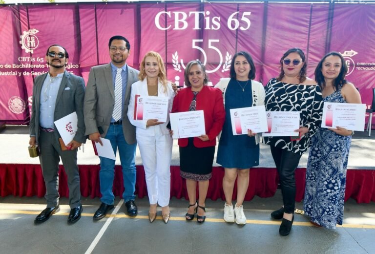 Celebran y reconocen 55 años de labores educativas del CBTis 65 | T-informa Noticias